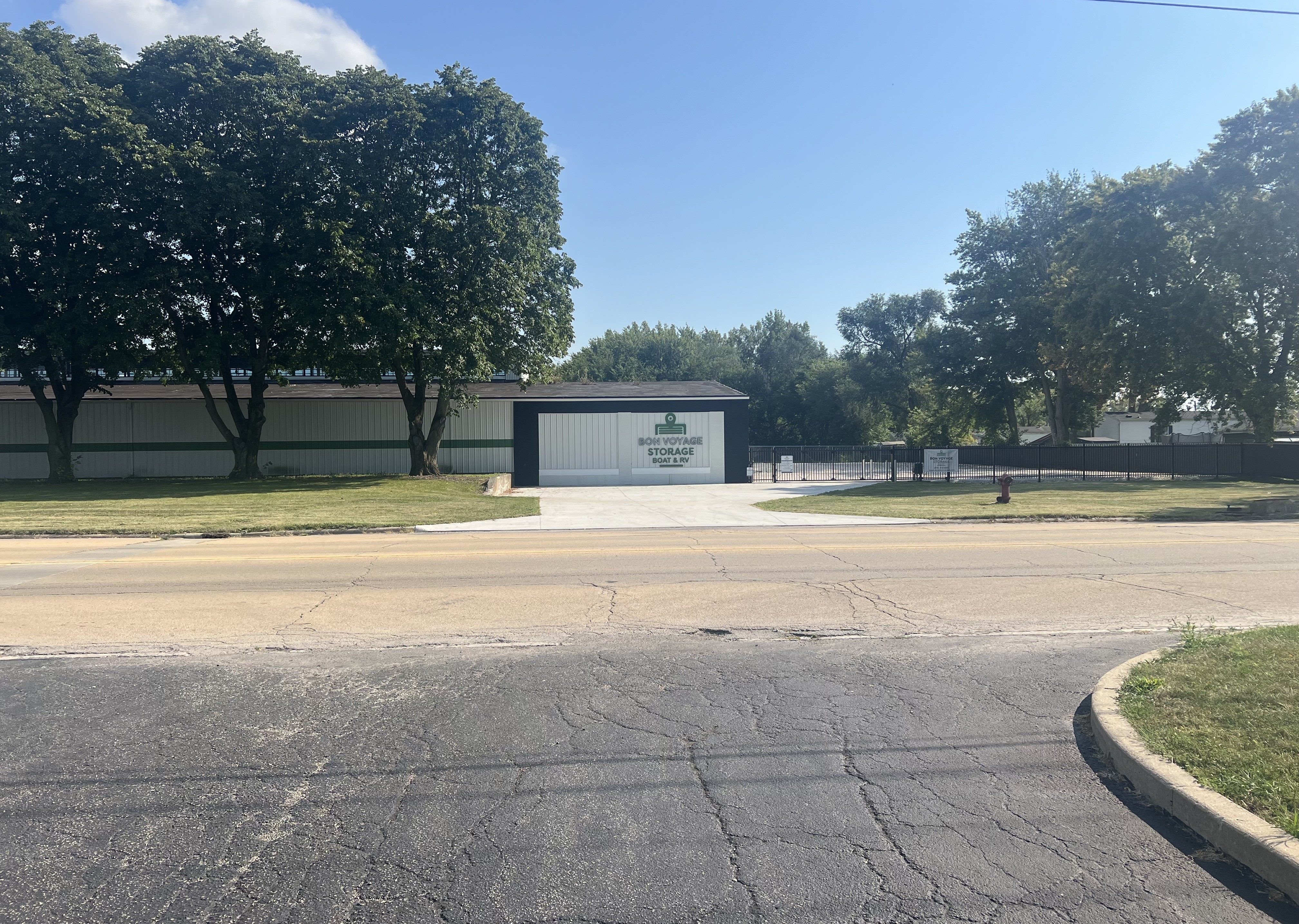 Cheapest Indoor Boat/RV/Vehicle Parking in Oglesby, IL | Bon Voyage Storage