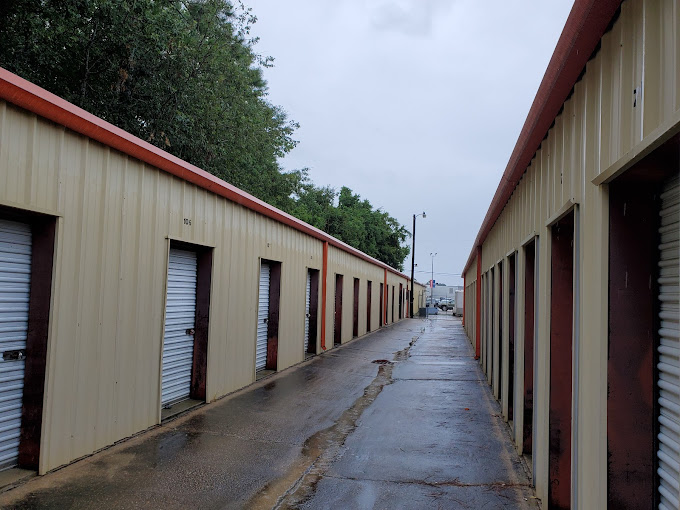 Drive-up Access Self Storage in D'Iberville, MS 39540 | Lock-Storage