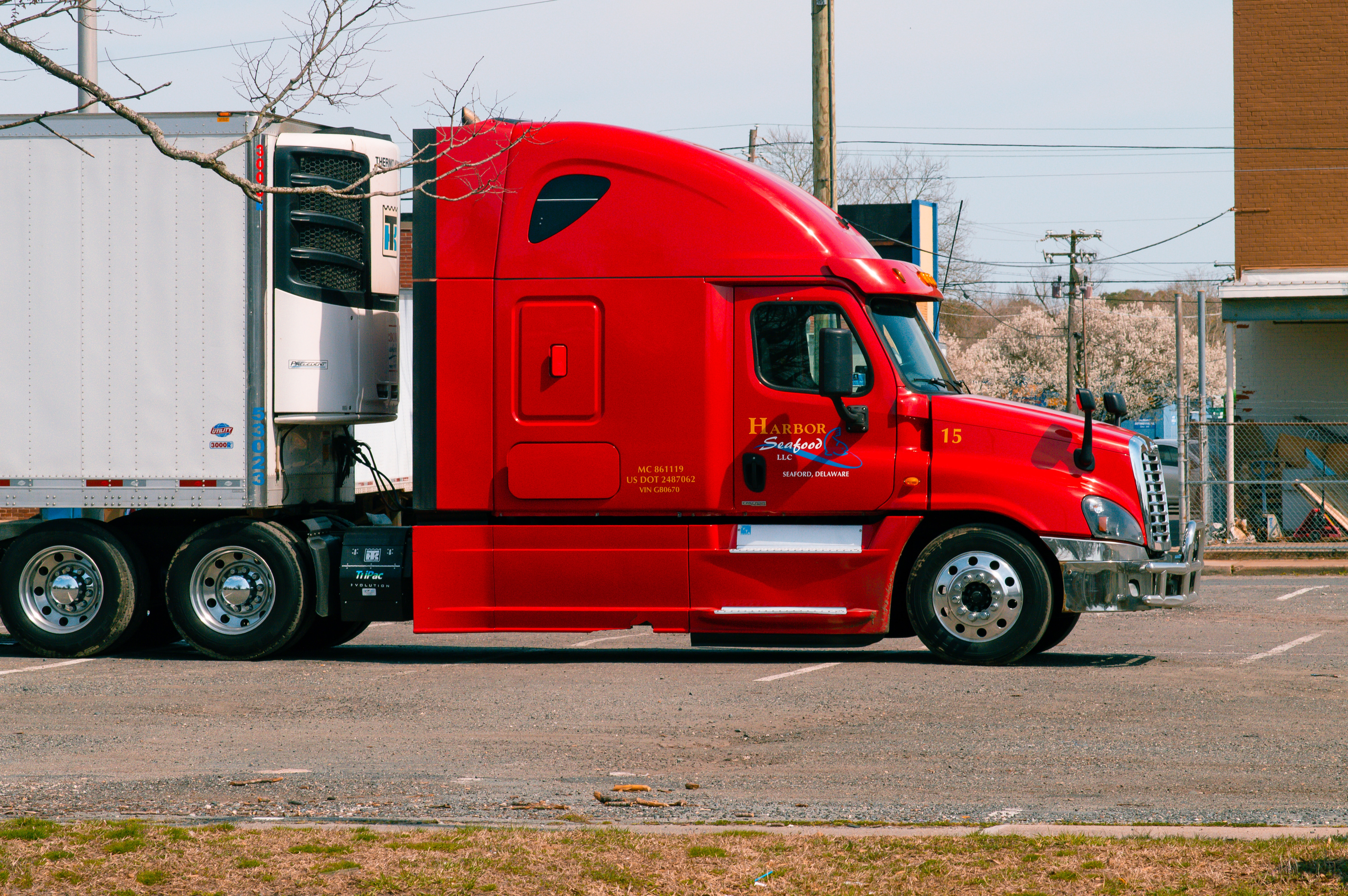 The Ultimate Guide to Tractor-Trailer Parking: Ensuring Safety and ...